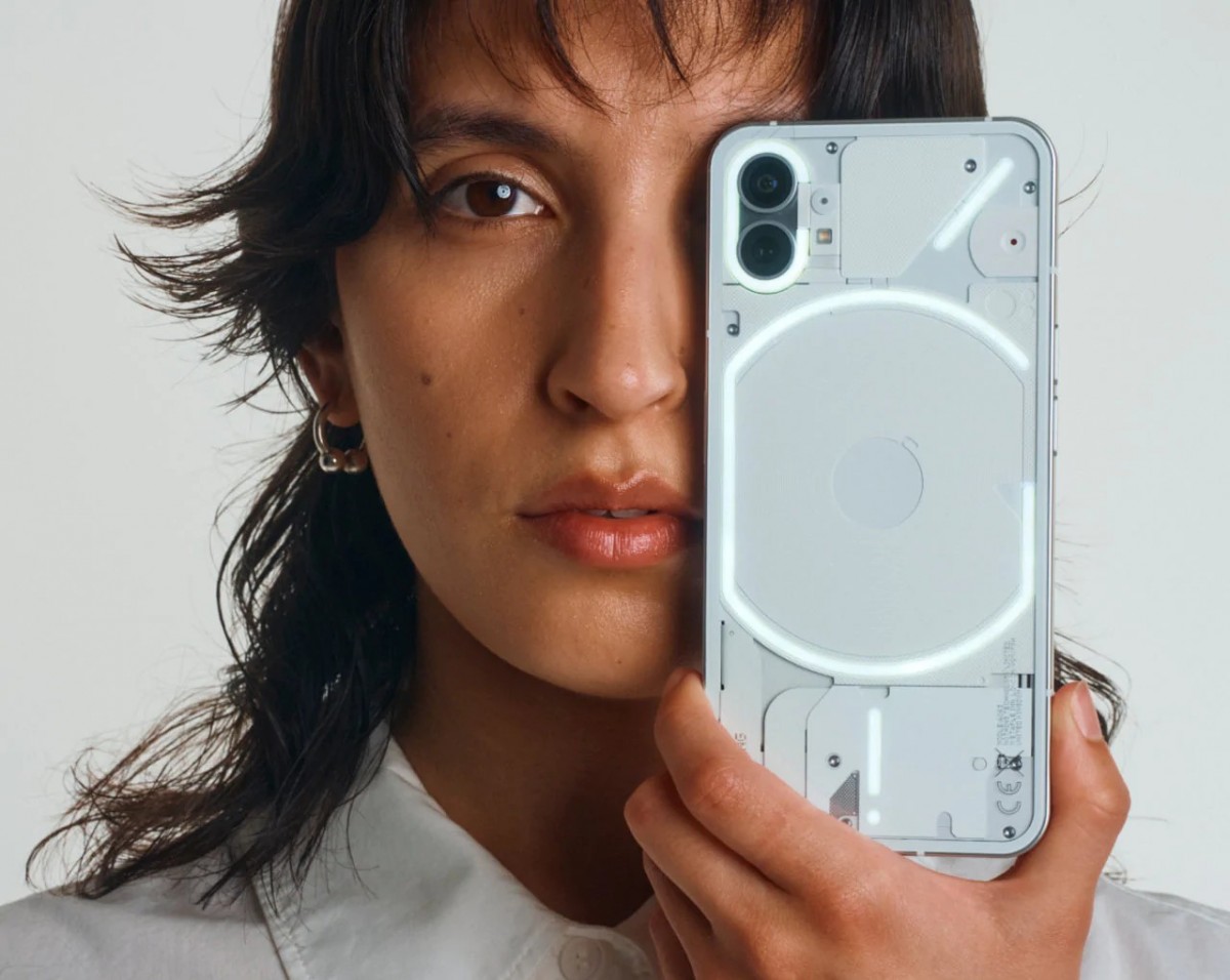 Nothing predstavio svoj prvi telefon - Jedinstveni Nothing phone (1 ...